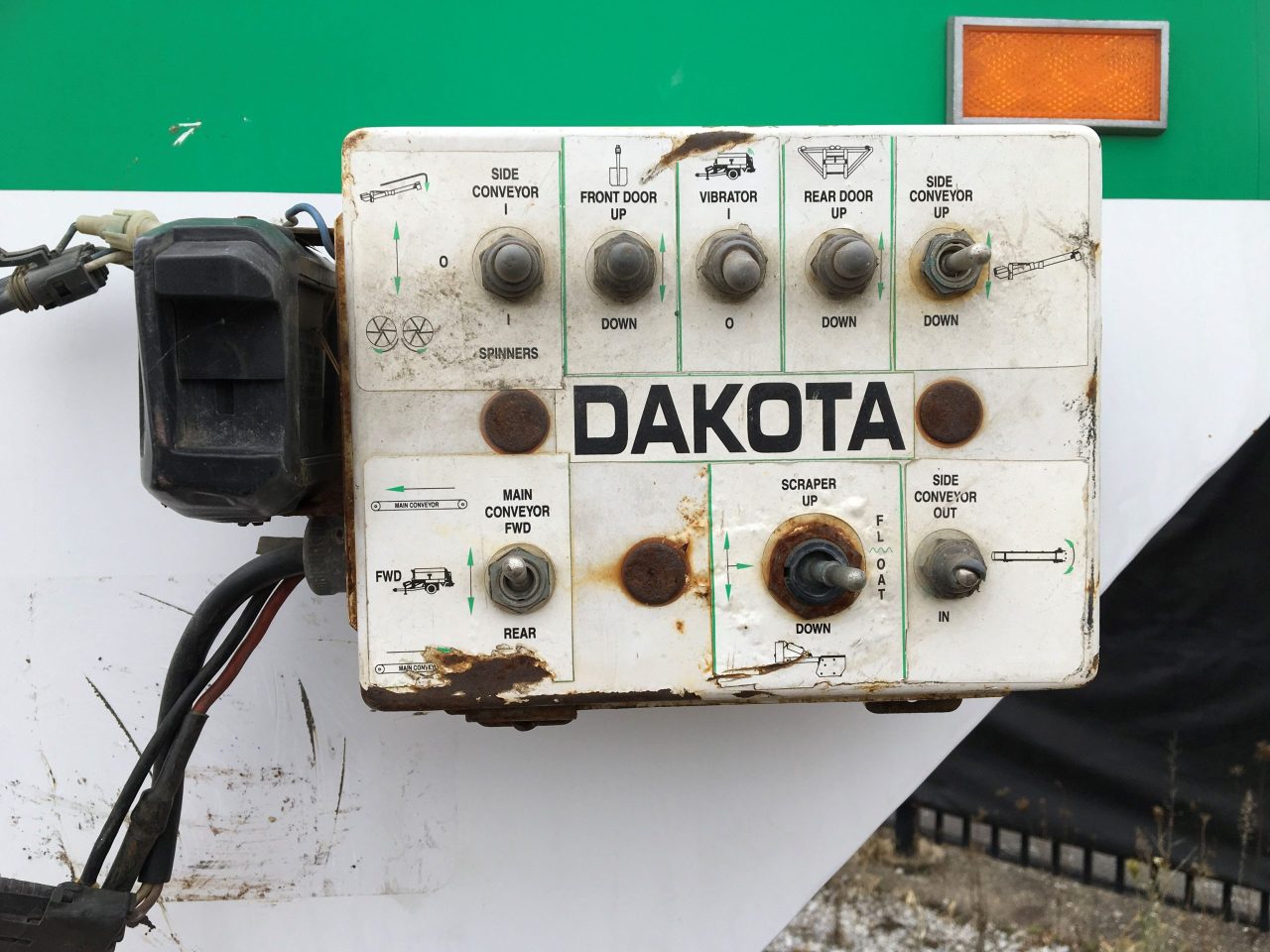 Dakota 440 Material Handler – Cutter Online